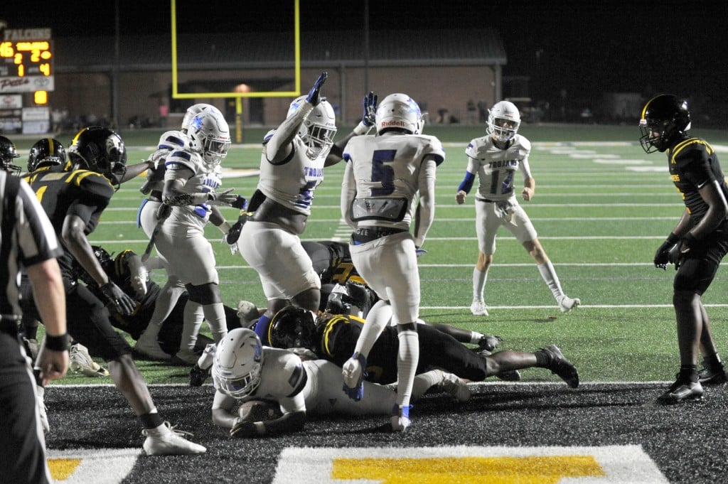 FOOTBALL: East Laurens ends long streak vs. Johnson Co., opens Hicks ...