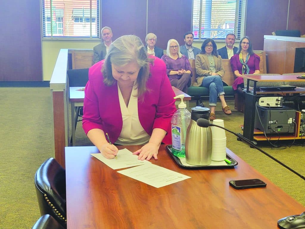 Snipes sworn in as new juvenile judge – Courier Herald Today